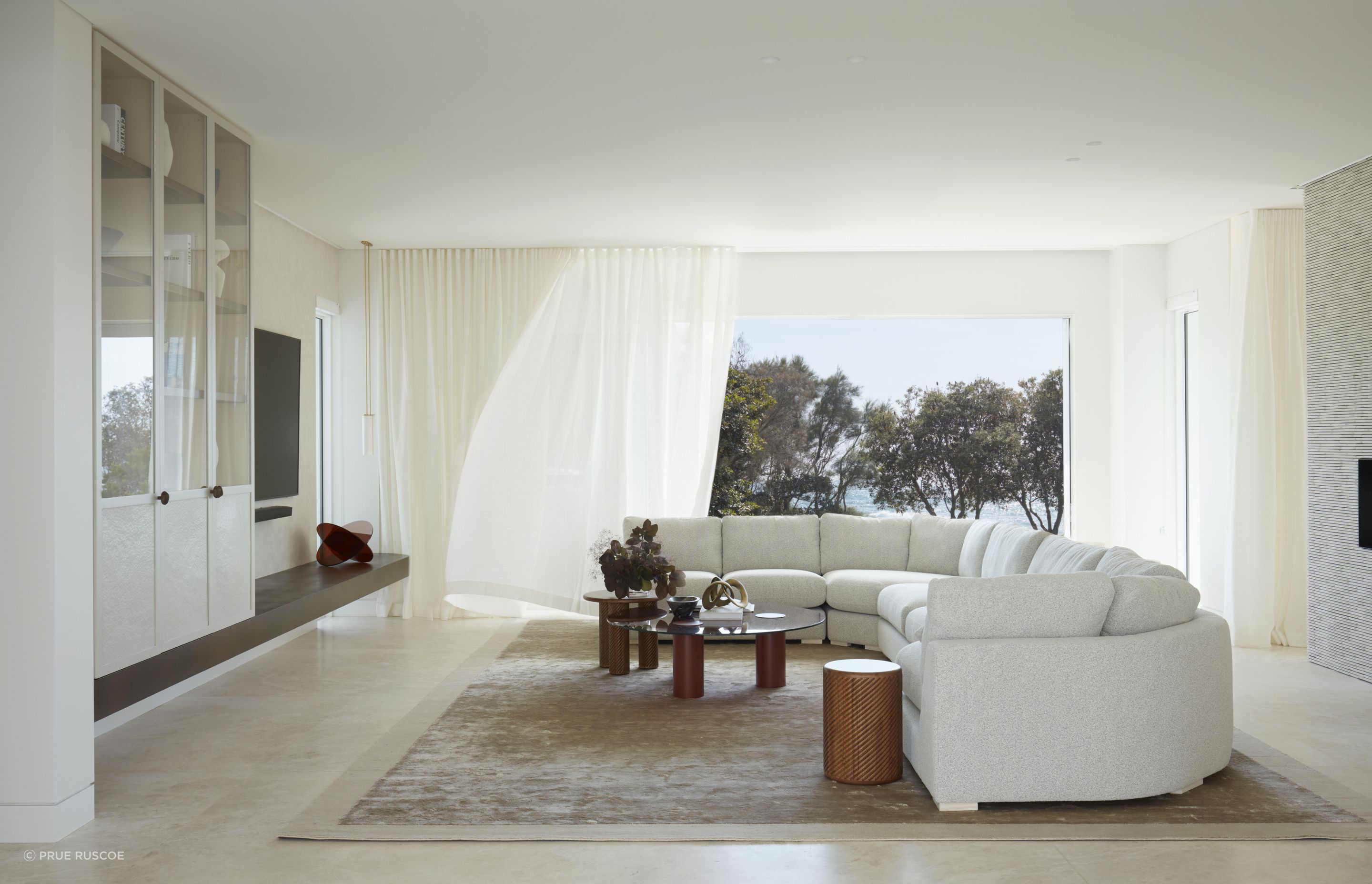 Curated contours align the interior and exterior architecture of this ...