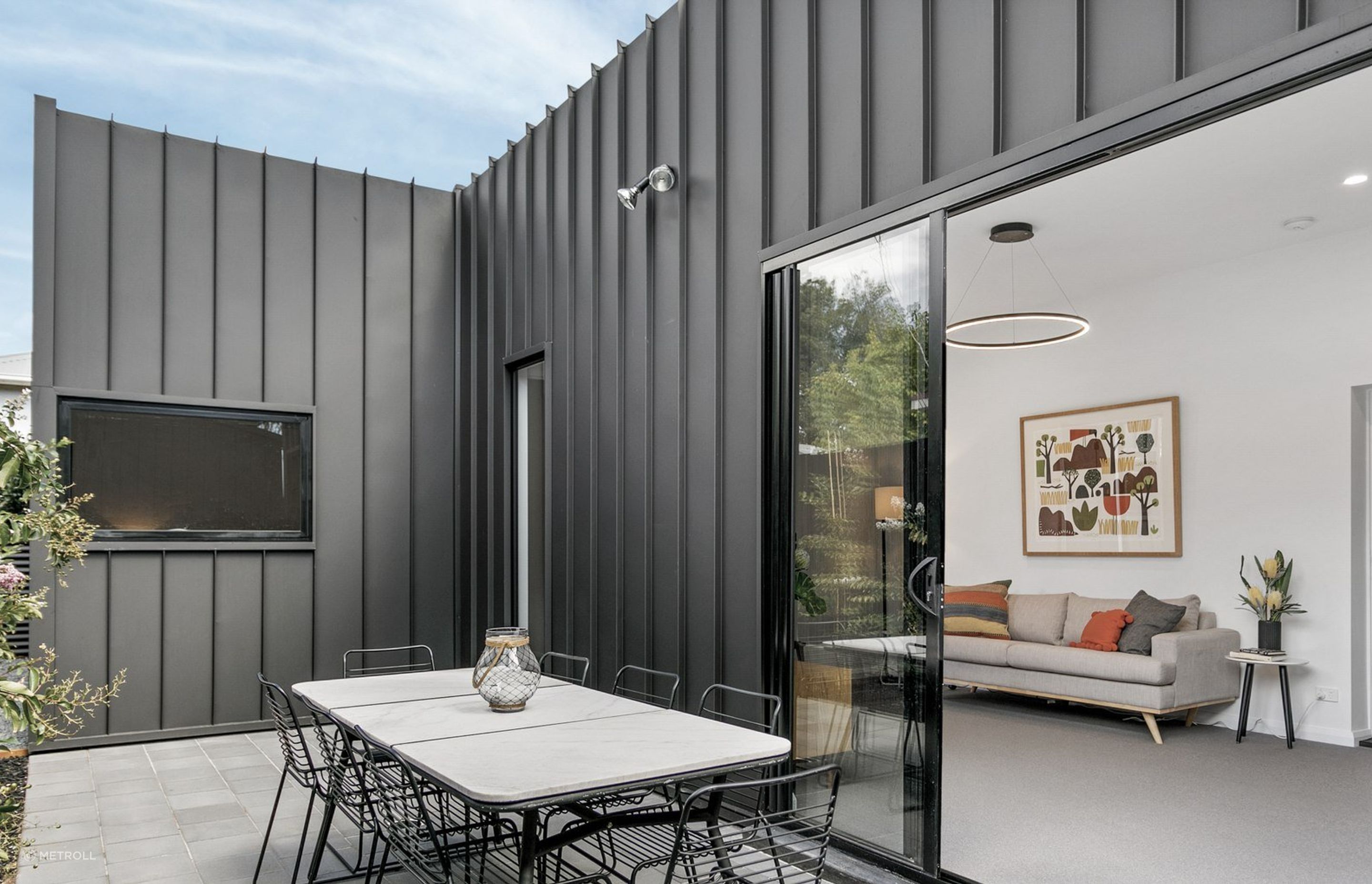 A look at the pros and cons of aluminium cladding in 2024