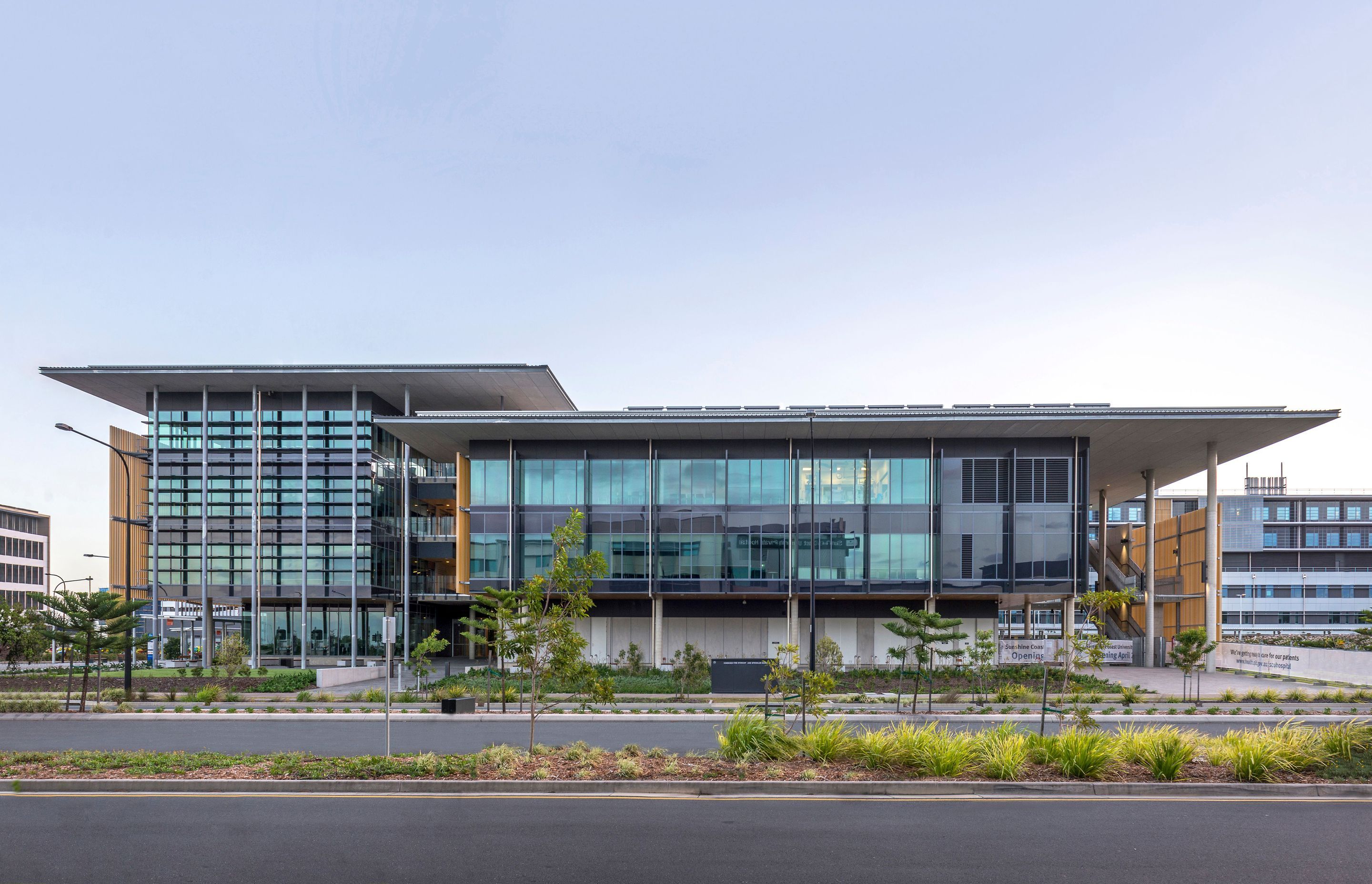 Sunshine Coast University Hospital by HDR | ArchiPro AU