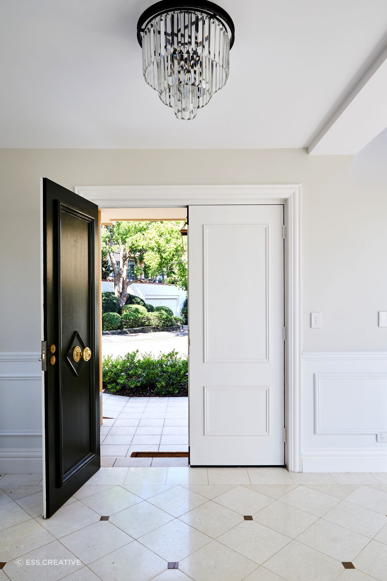 Elegant Parisian Townhouse by MILEHAM - Architect & Custom Home Builder ...