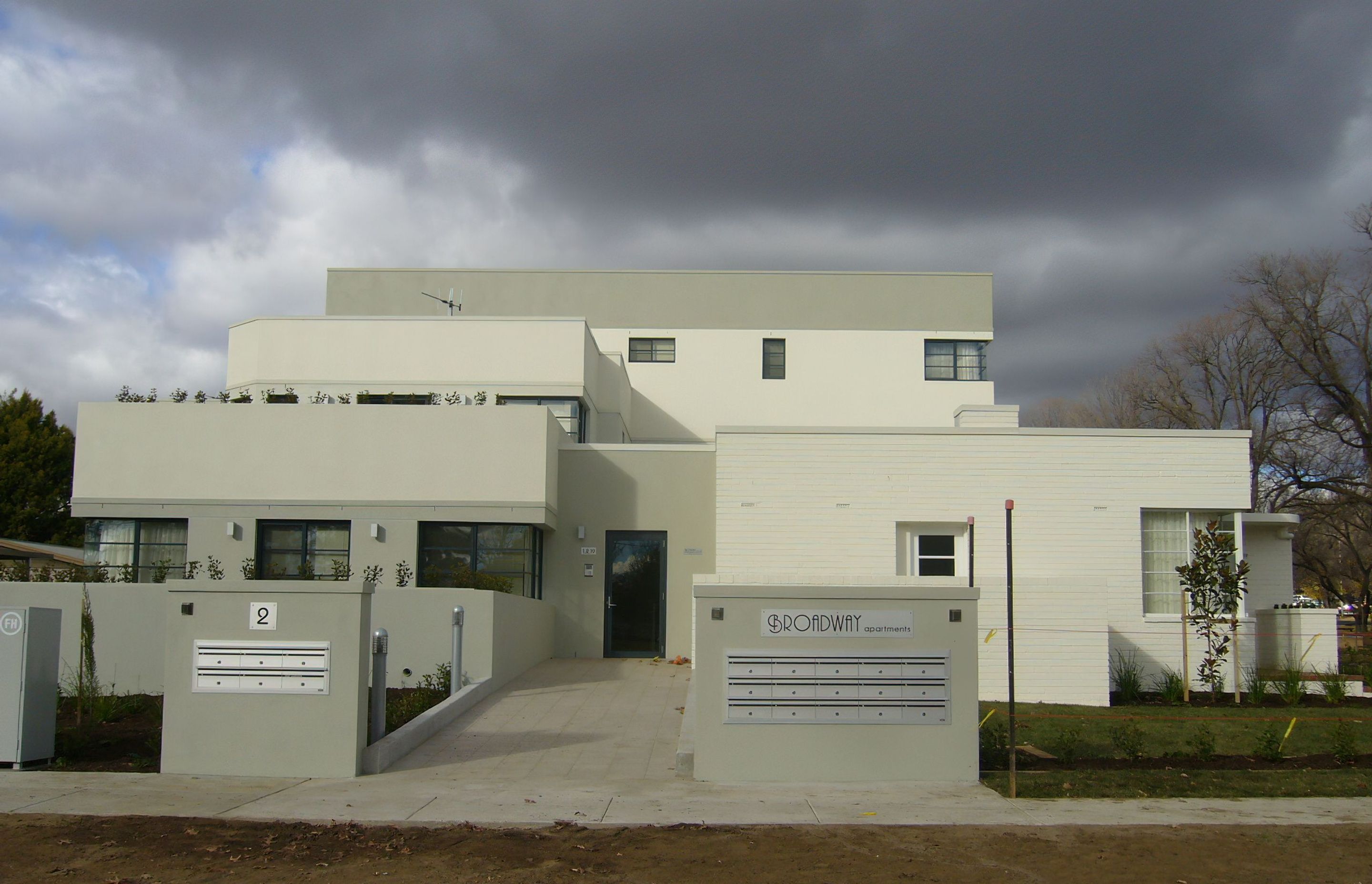 Canberra Ave by Architects Ring & Associates | ArchiPro AU