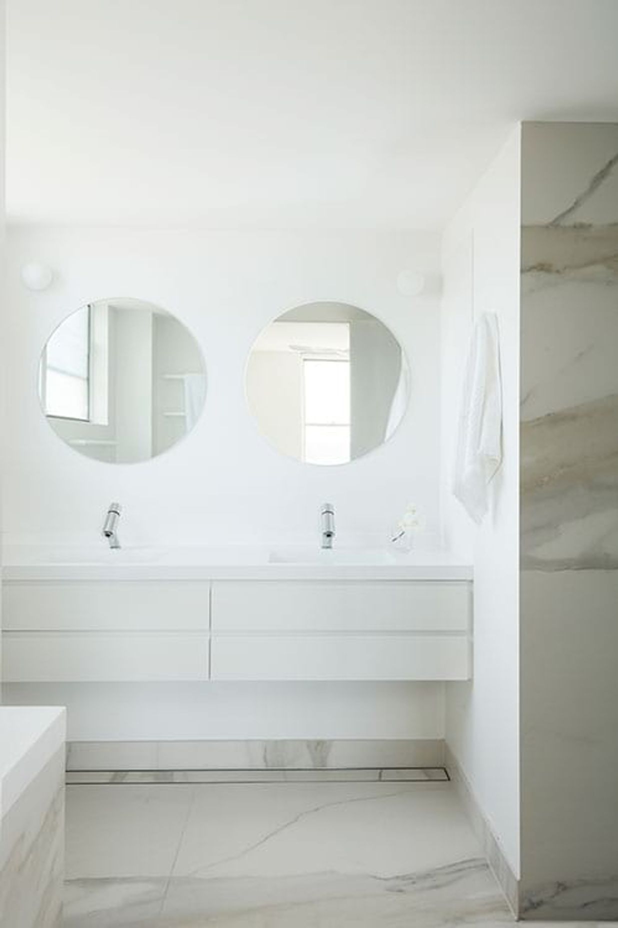 Elizabeth Bay Apartment by Grosser Constructions | ArchiPro AU
