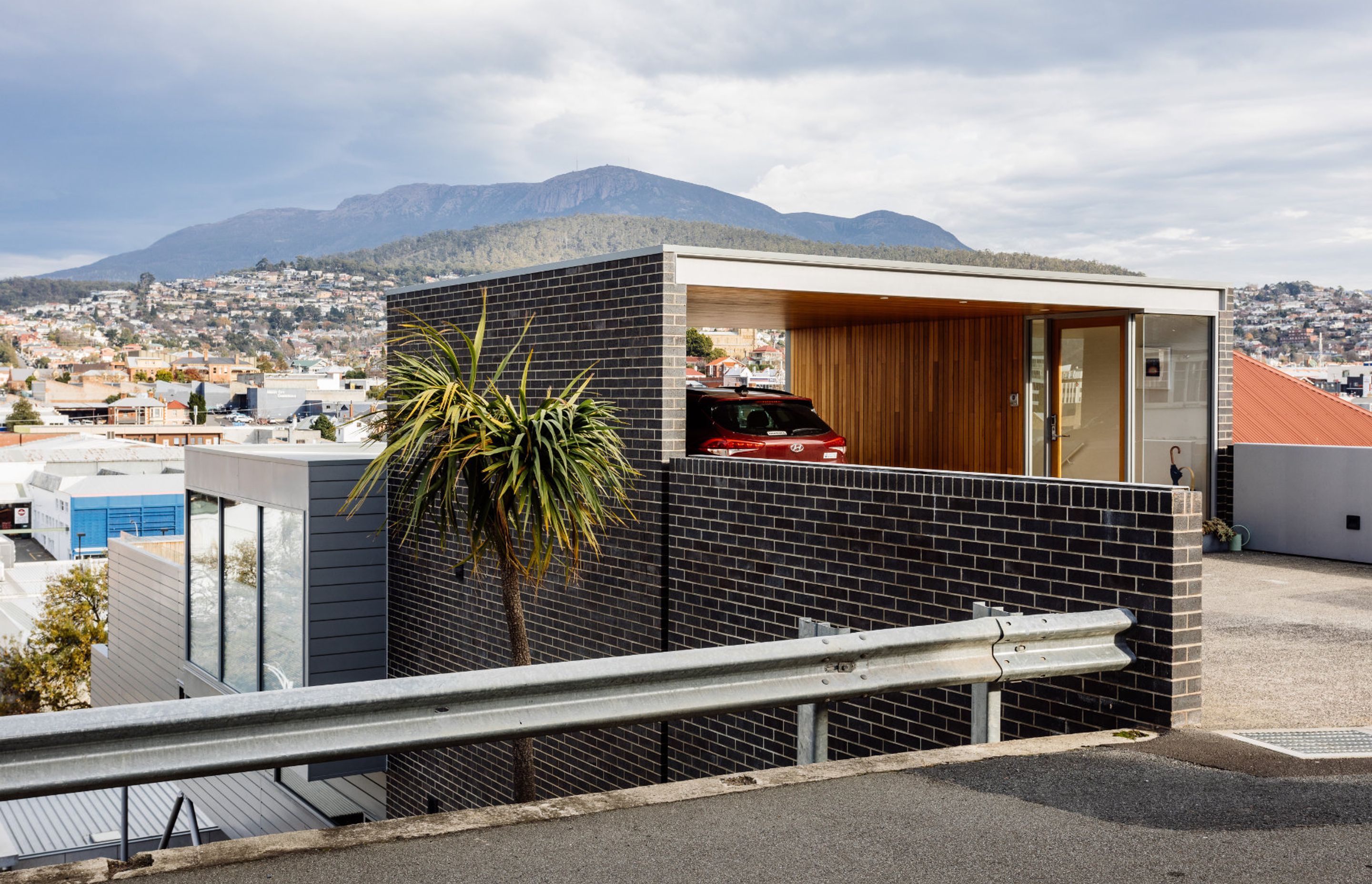 Quarry House by Lawless Wagner Builders | ArchiPro AU