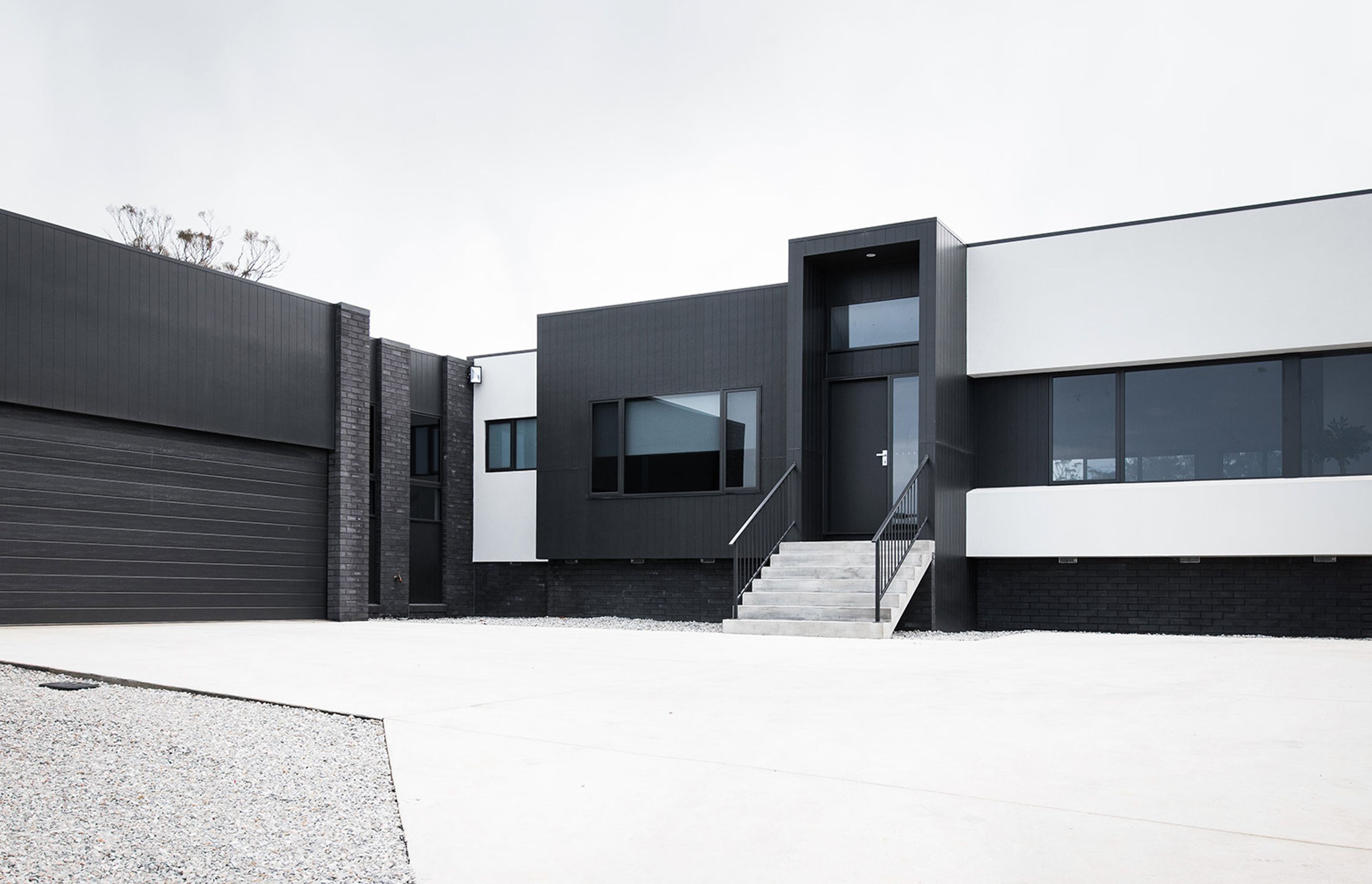 55 Lakeside Drive by Honed Architecture + Design | ArchiPro AU