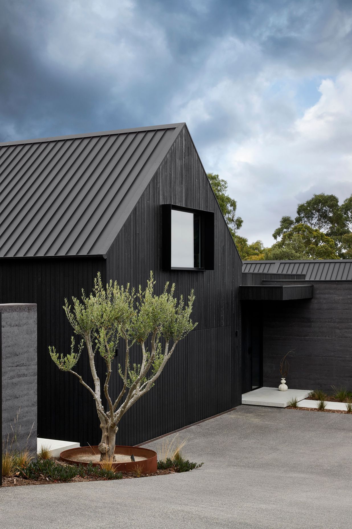 'Kuro' by Cahill Building Group | ArchiPro AU