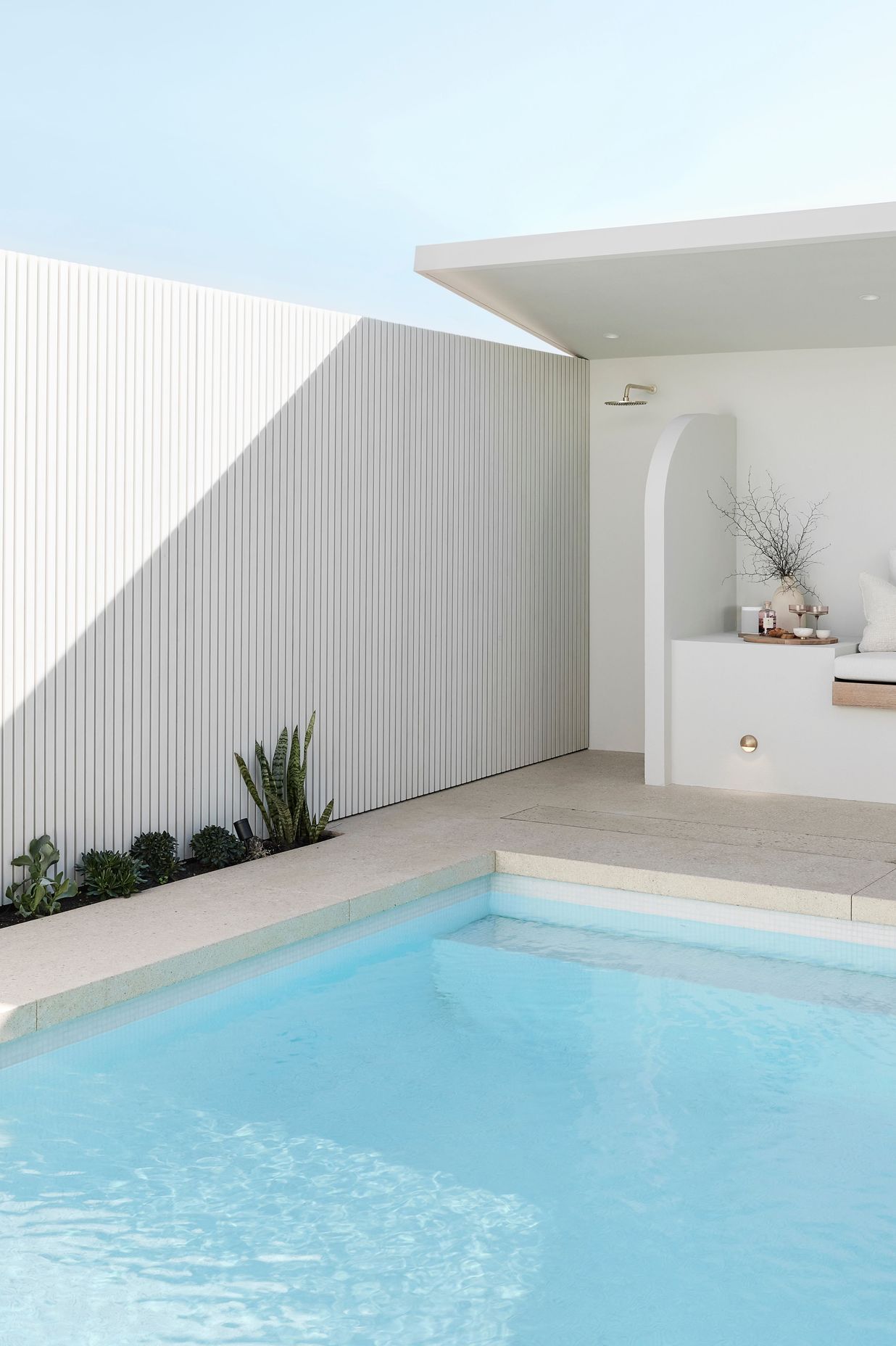 DecoBatten Completes the Look of Alisa & Lysandra’s façade by DECO ...