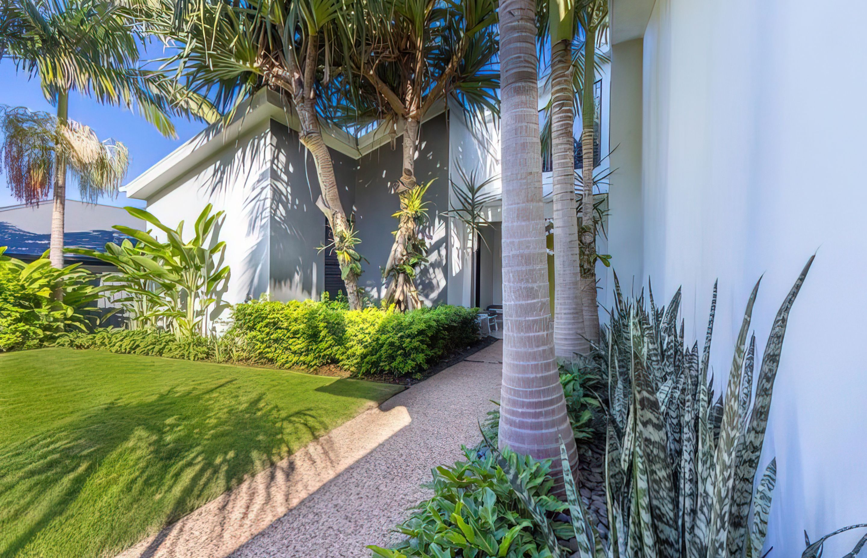 Alex Heads - Tropical Refresh by Earth Design | ArchiPro AU