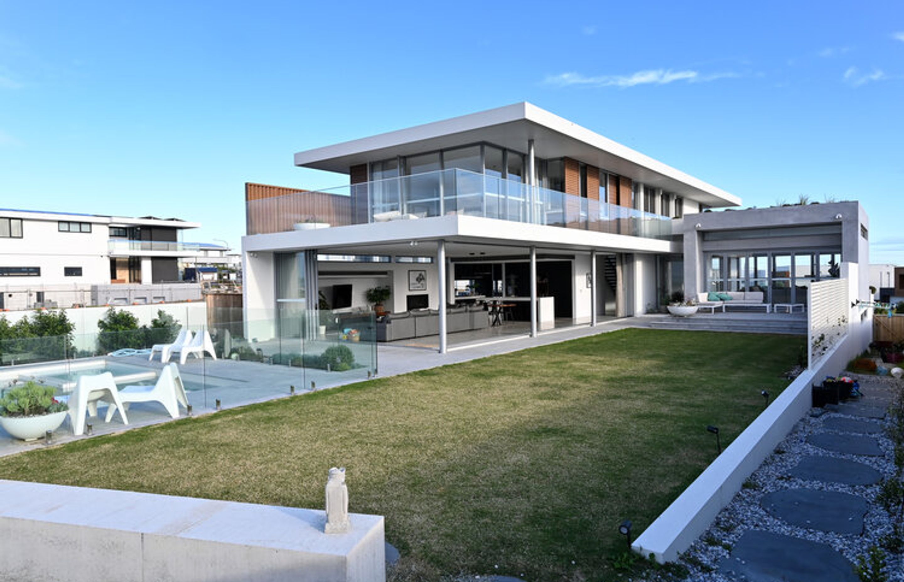 Greenhills Beach by LUX BUILDING | ArchiPro AU