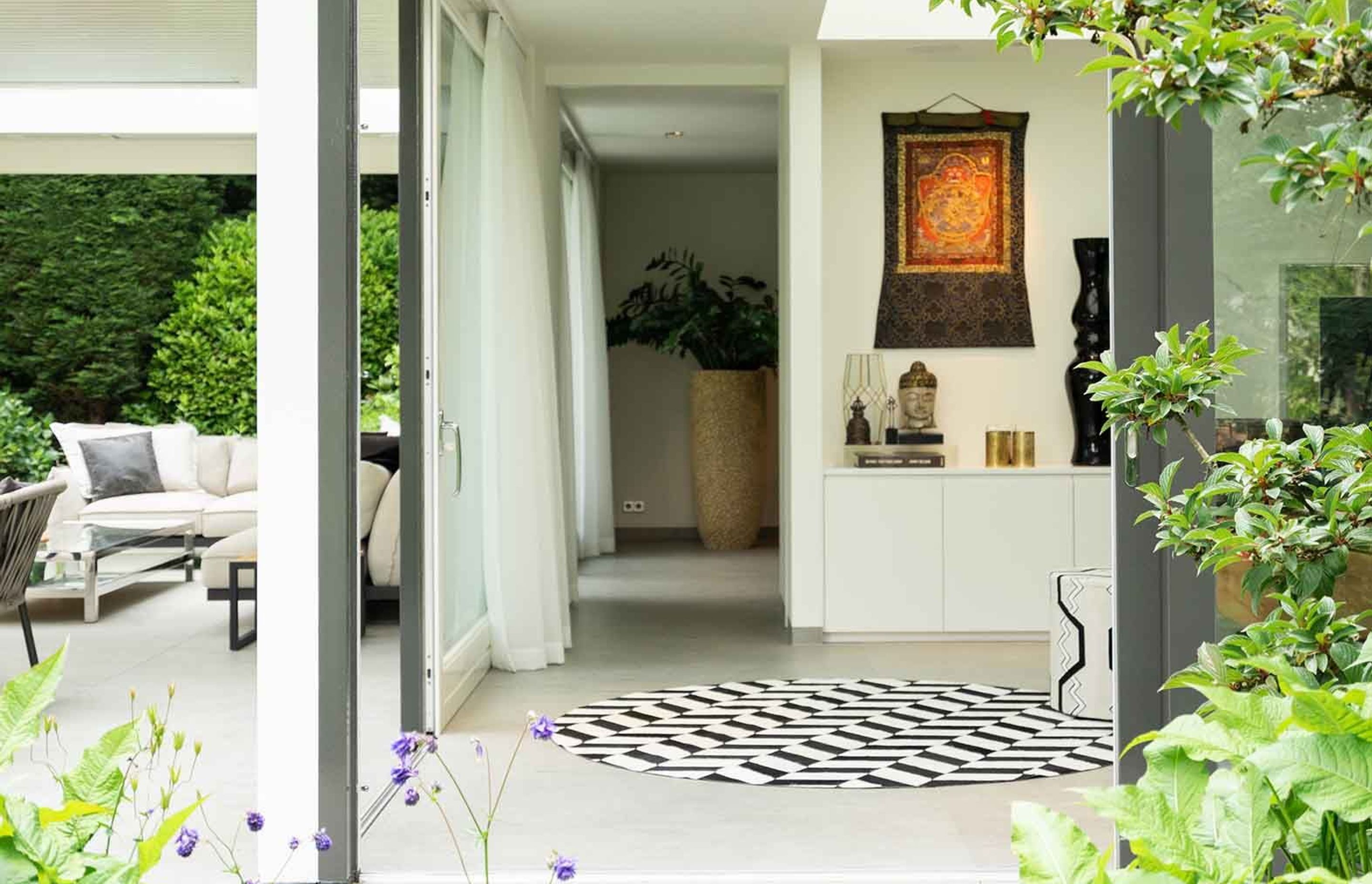 A Dutch villa: modern and in the middle of nature by Neolith Australia ...