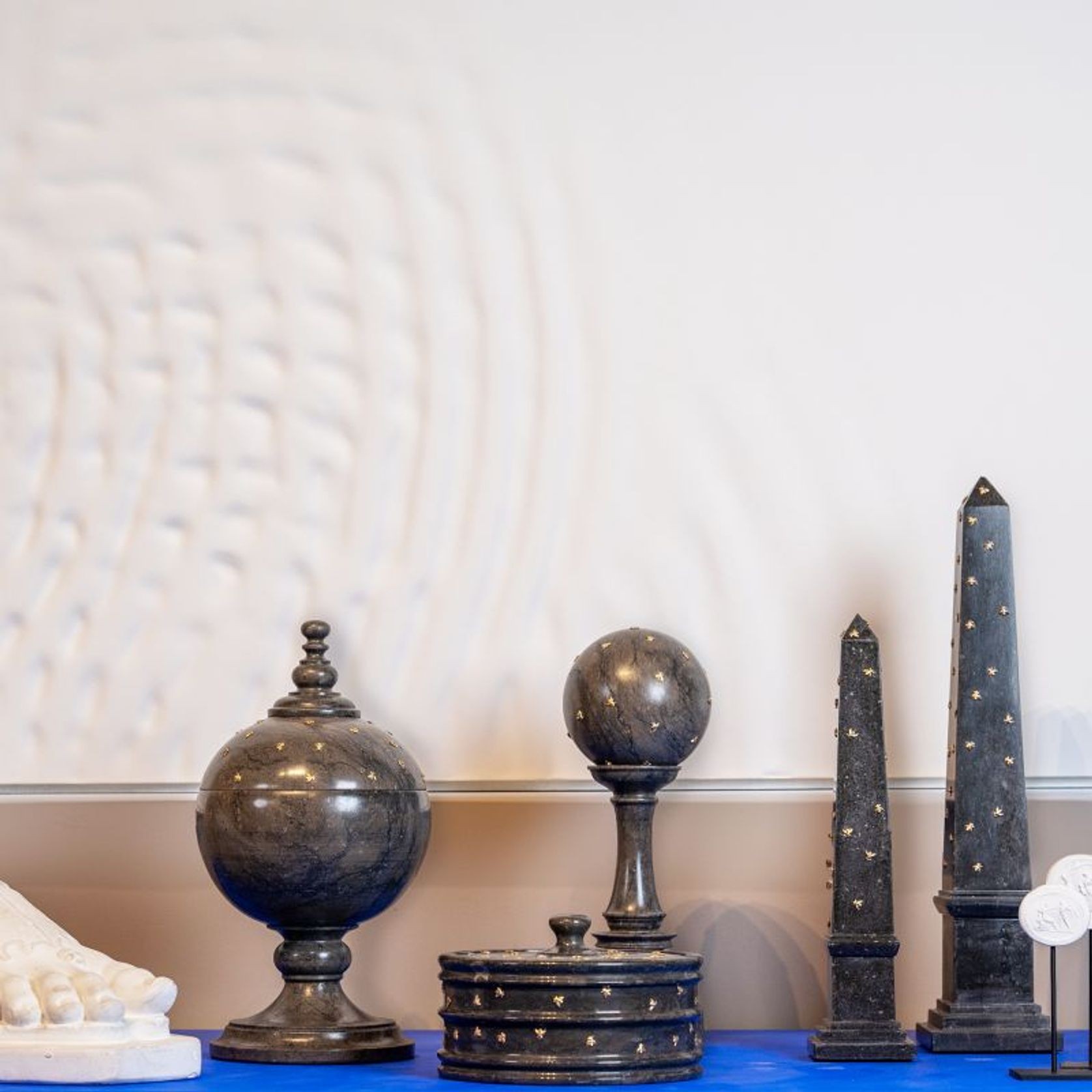 Marble Bee Urn | ArchiPro AU