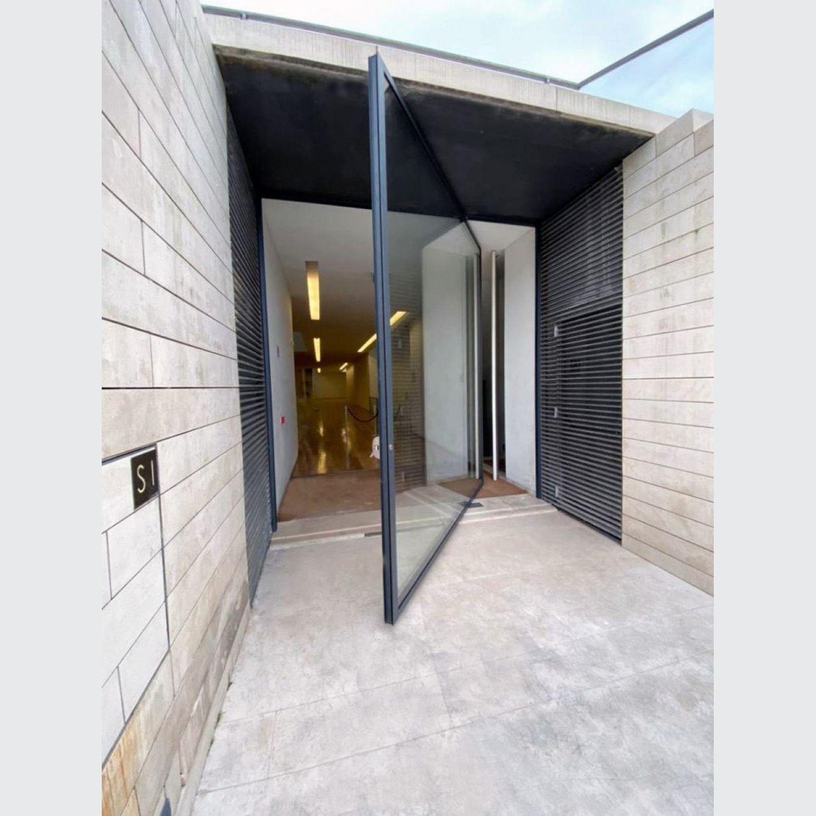 Thermally Broken Pivoting Door System | ArchiPro AU