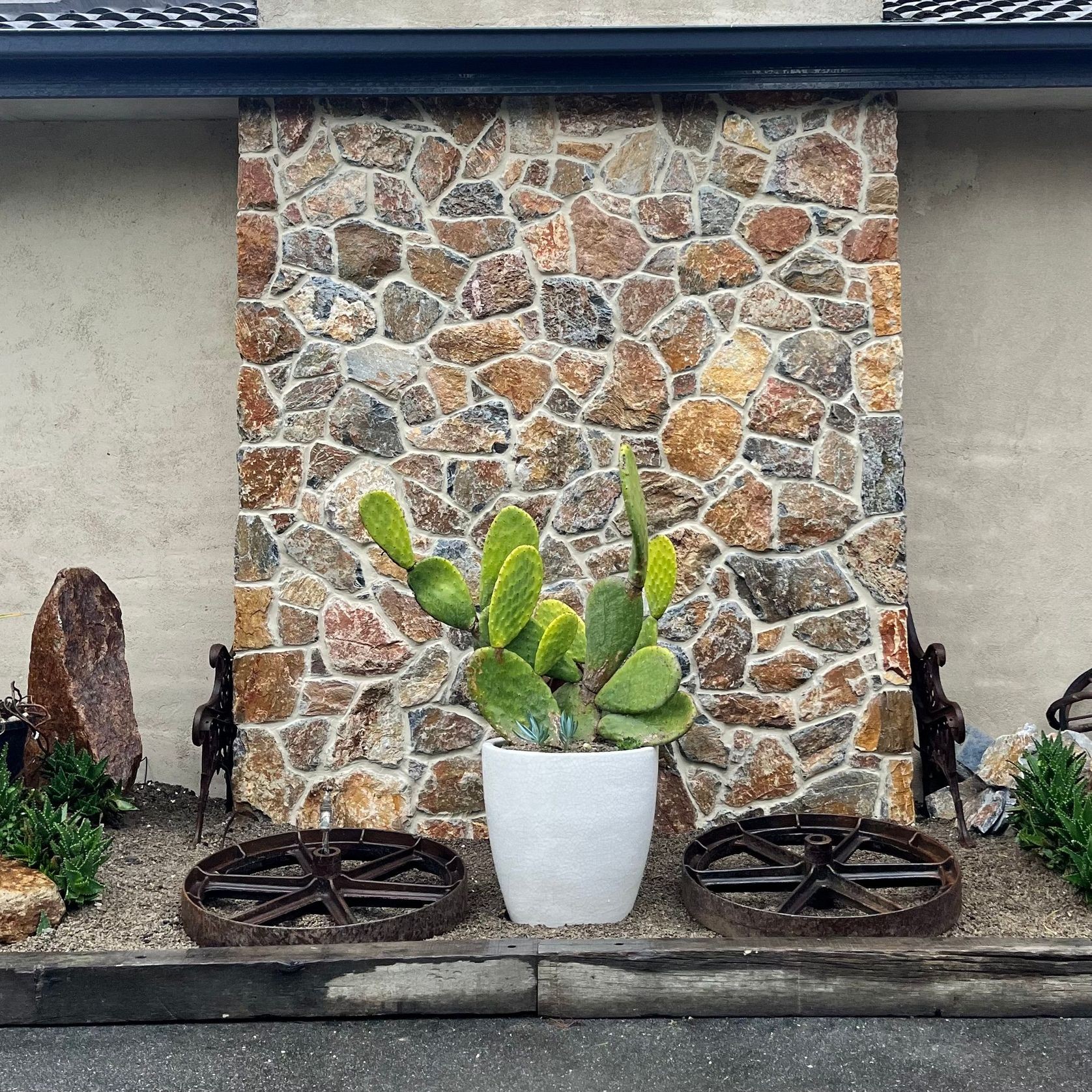 Loose Random Uluru Wall Cladding | ArchiPro AU