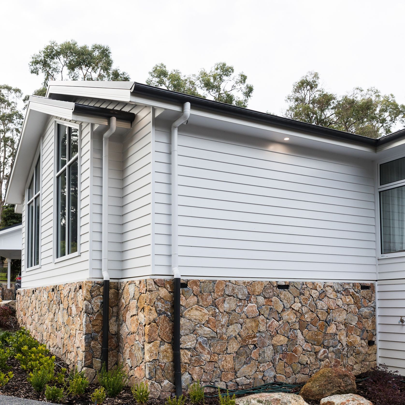 Loose Random Uluru Wall Cladding | ArchiPro AU