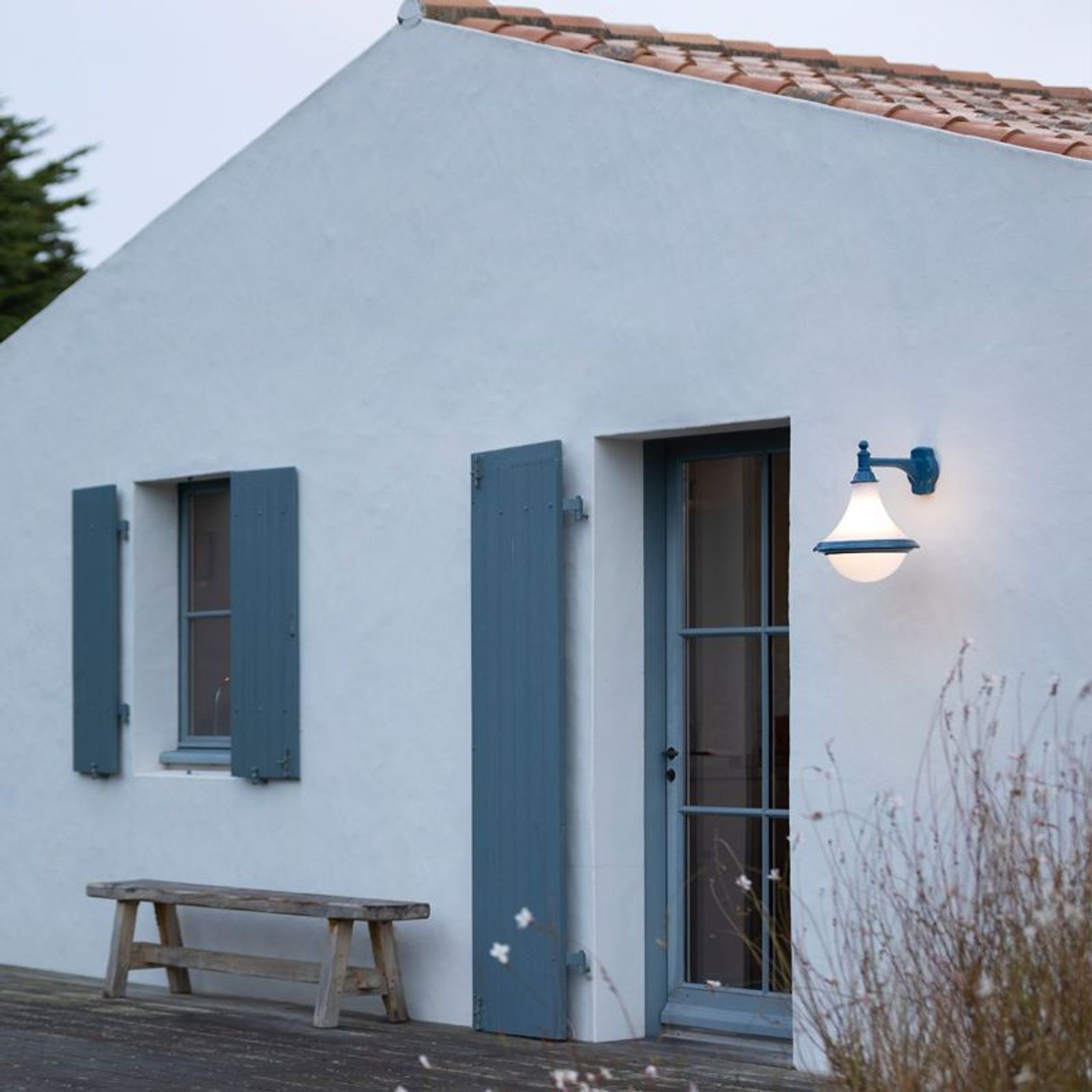 Dallas Model 4 Outdoor Wall Light | ArchiPro AU