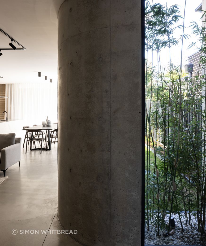 Compression and release create a dynamic abode on a compact site in ...