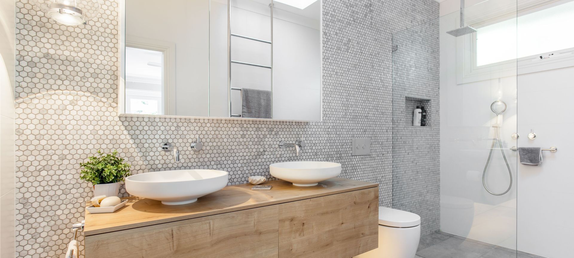 8 types of shower screens in Australia: pros, cons and more | ArchiPro AU