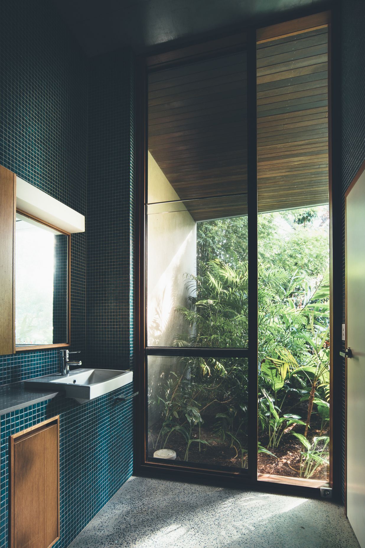 Little Cove Beach House by Sealand Architects | ArchiPro AU