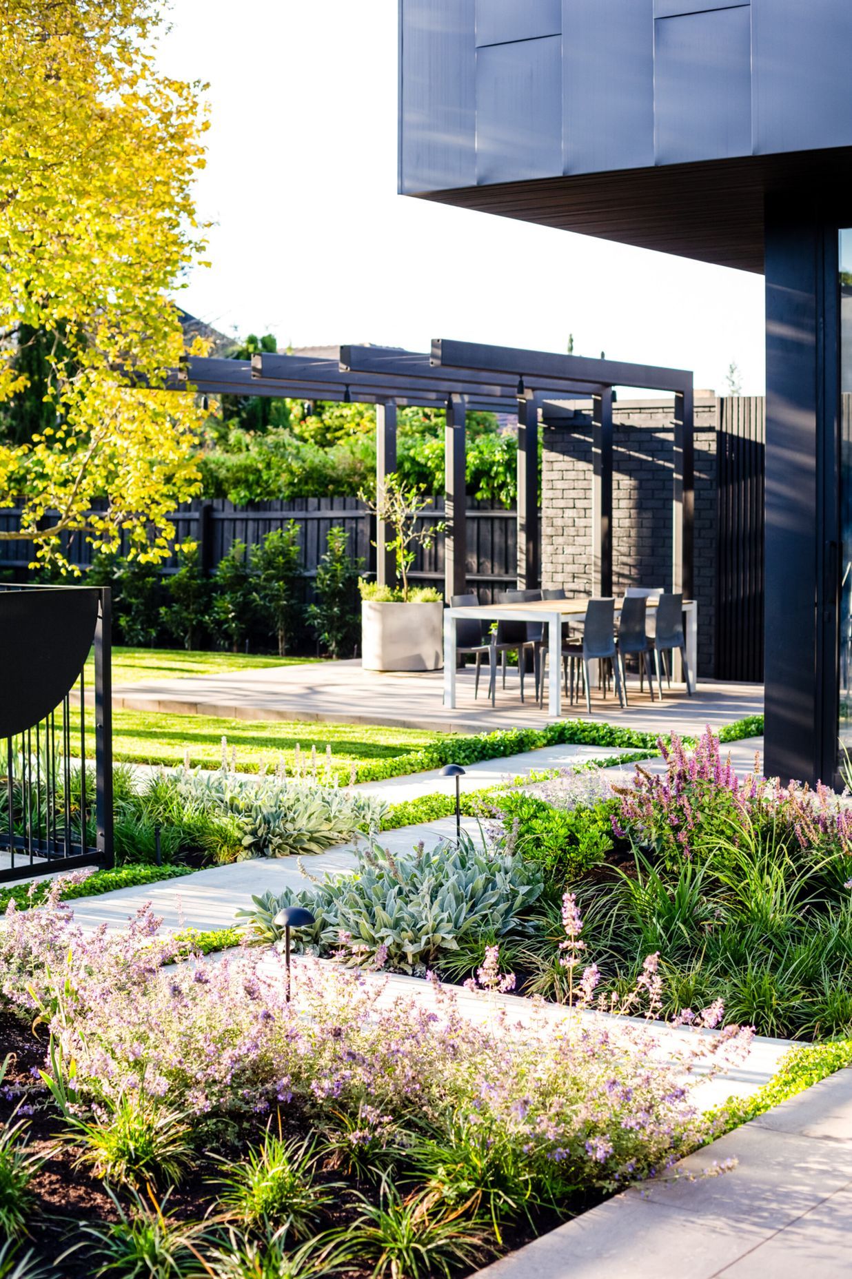 Aroona House by Bethany Williamson Landscape Architecture | ArchiPro AU