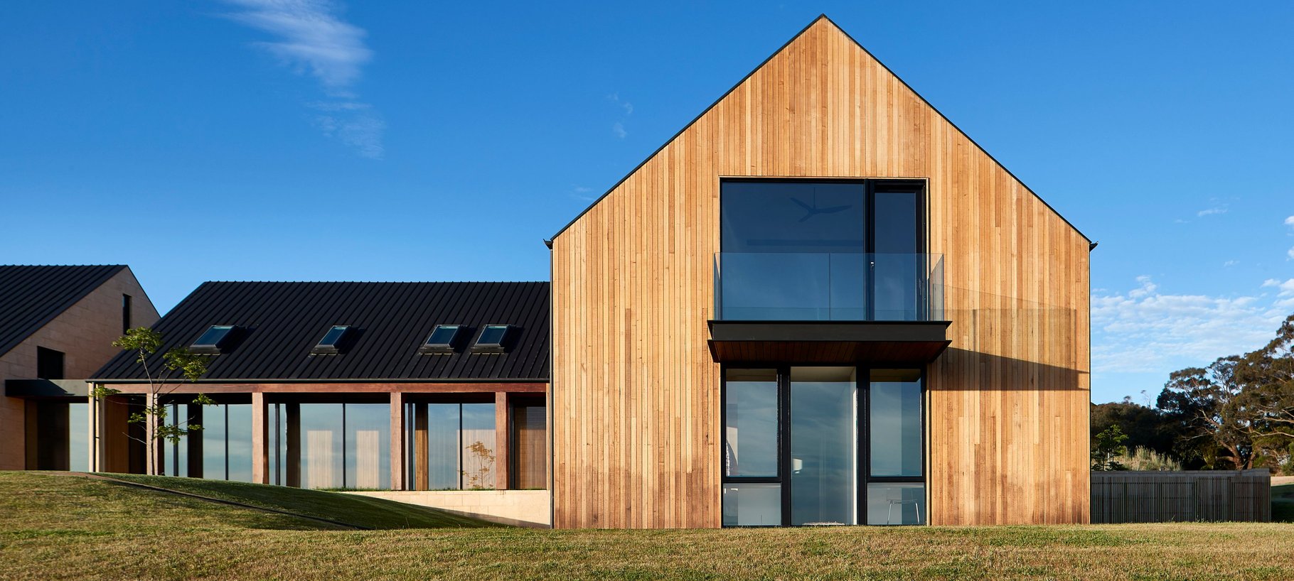A modern, sculptural country house that lets the landscape do the talking