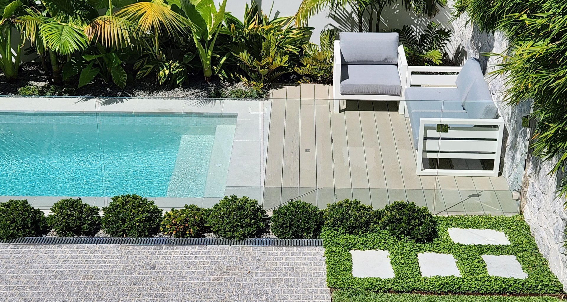 5 best practices to seamlessly integrate hidden pool covers