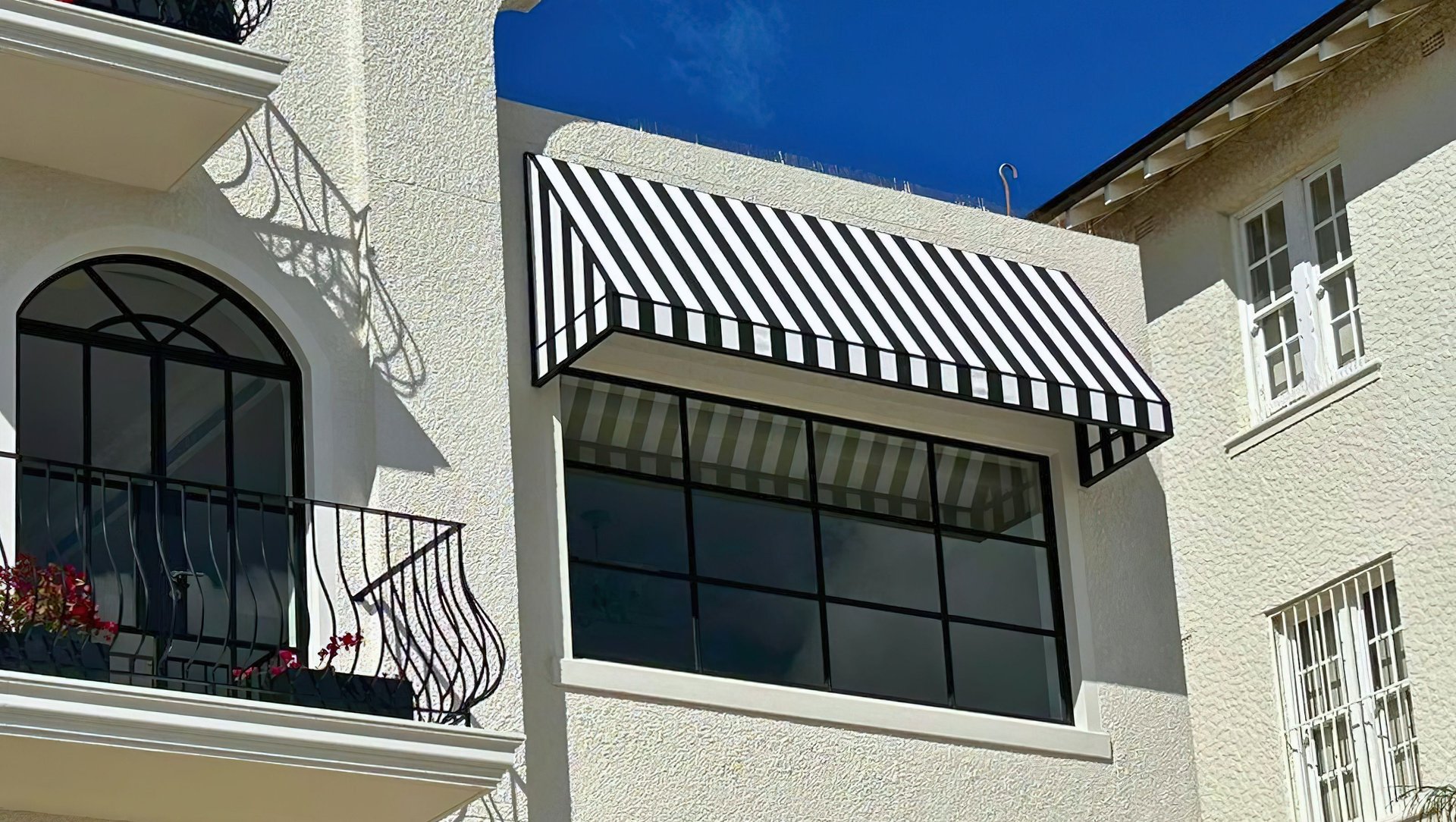 Fixed Pivot Arm vs Canopy Awning — What’s the Difference and Which ...