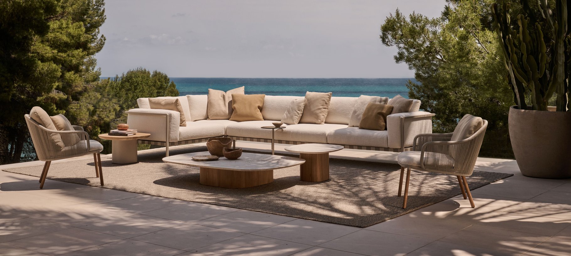 How to select furniture for seamless indoor-outdoor living