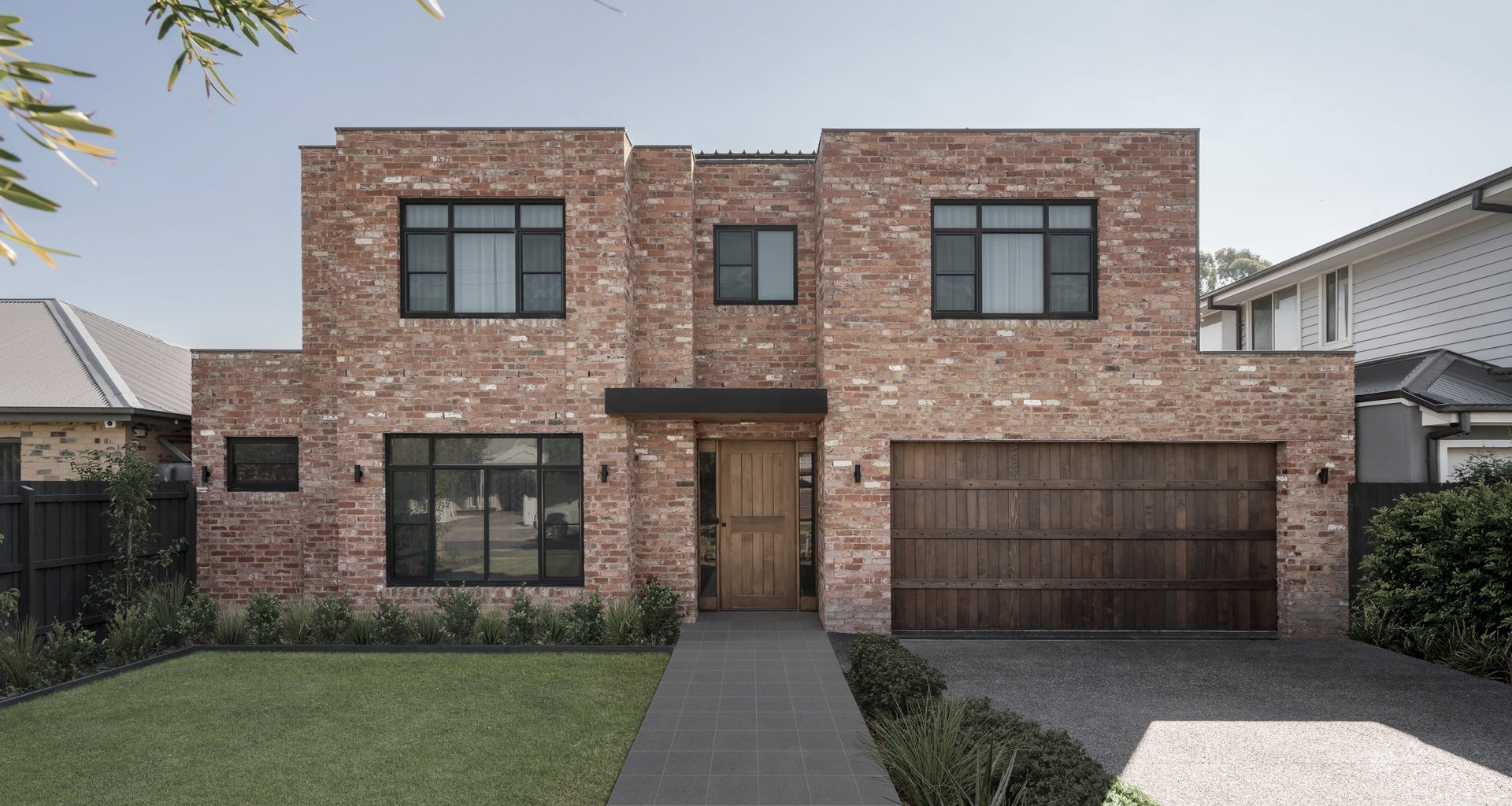 Weatherboard vs. Brick: A Look at the Pros and Cons of Each