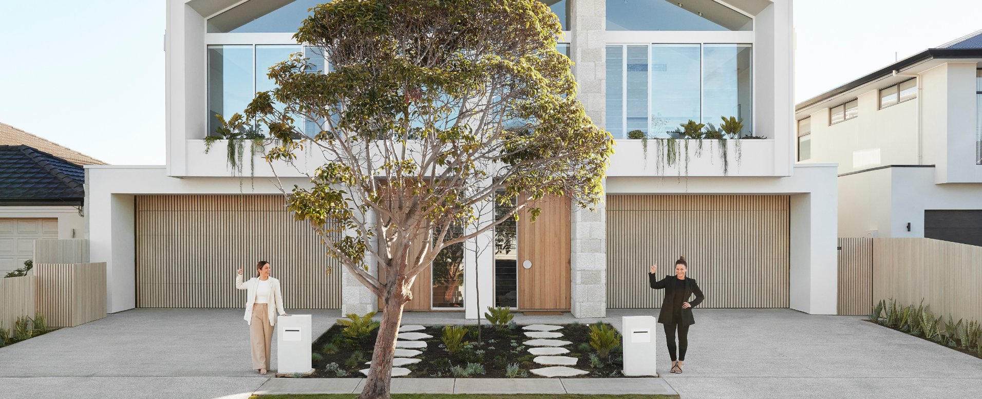 DecoBatten Completes the Look of Alisa & Lysandra’s façade by DECO ...