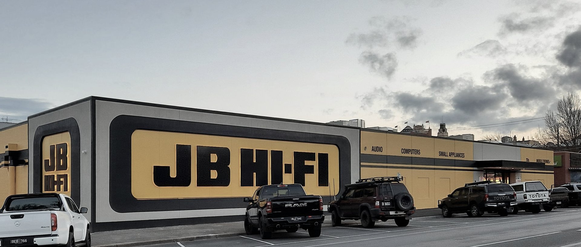 JB HiFi by Peter Vernon Architects | ArchiPro AU