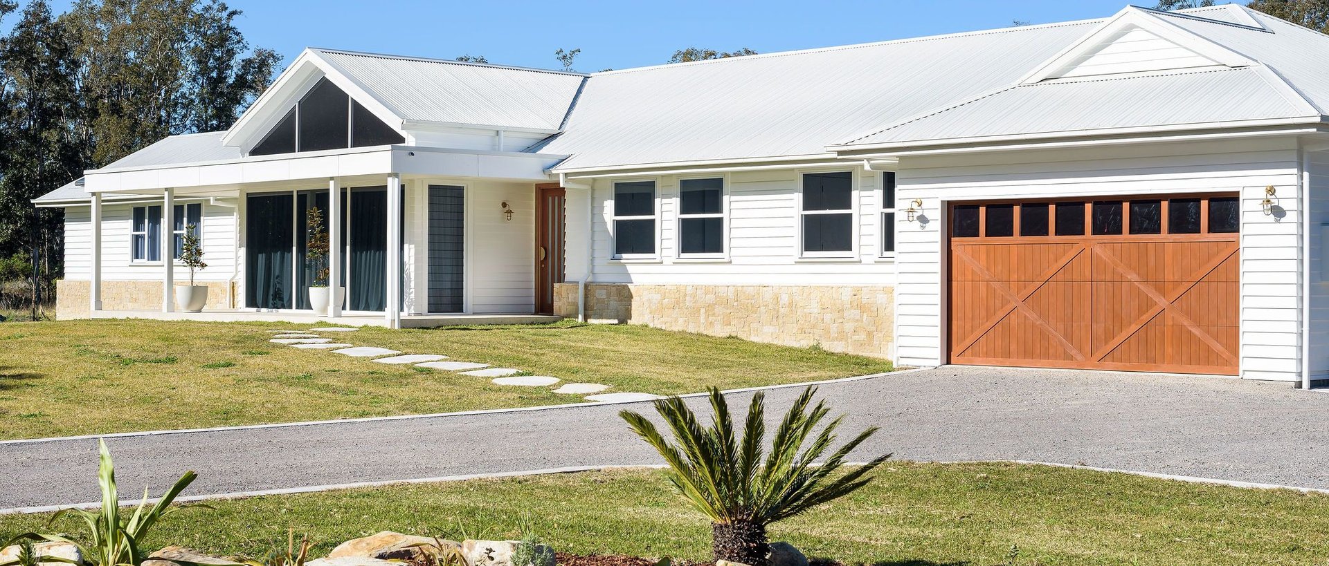 Modern Coastal Barn by Bakker Design | ArchiPro AU