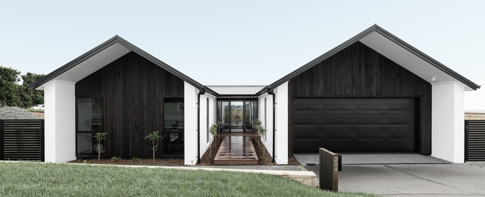 Te Ranga Memorial Drive by Proform Homes | ArchiPro AU