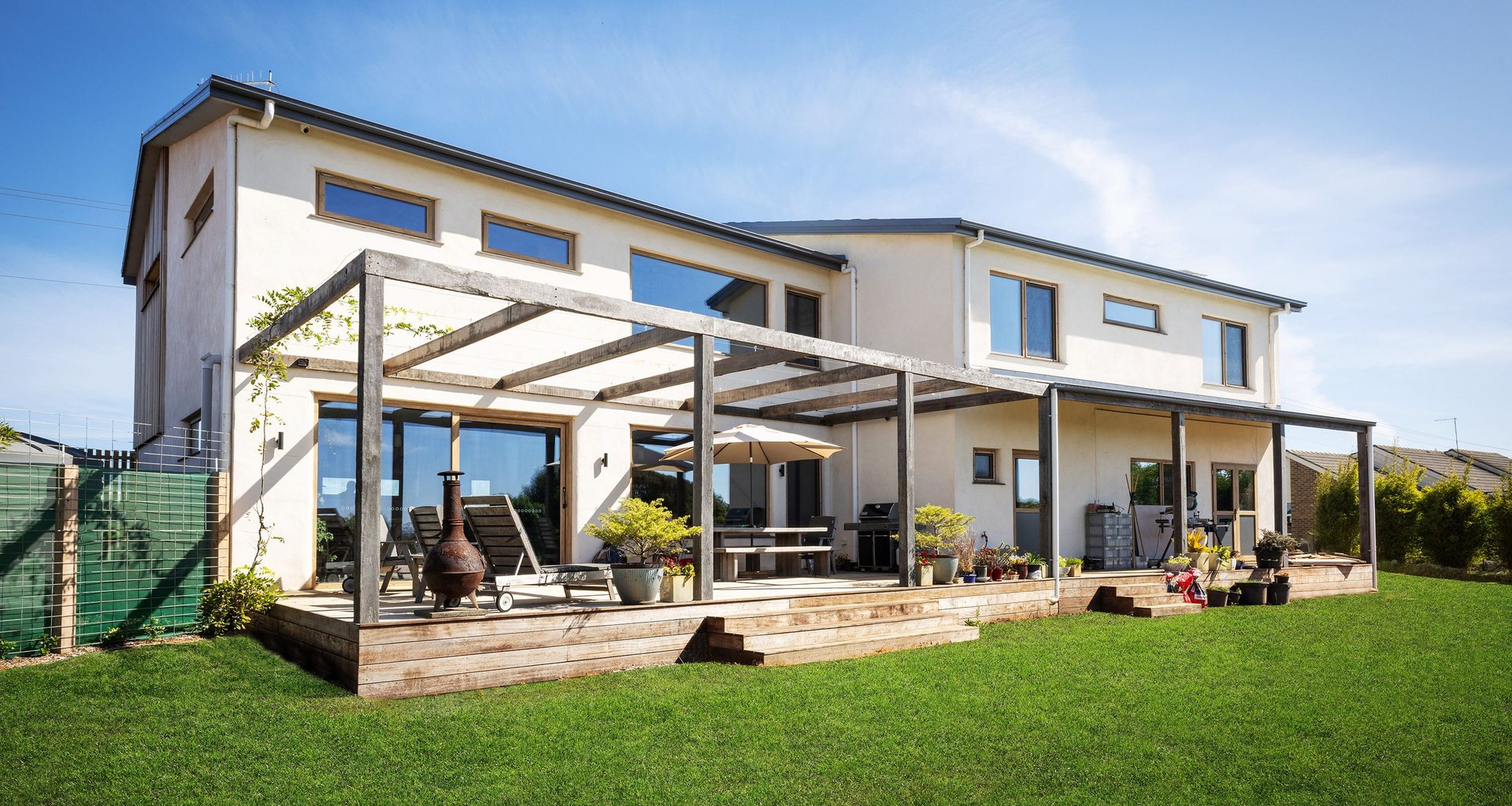 Capturing views in energy-efficient comfort by aluplast | ArchiPro AU